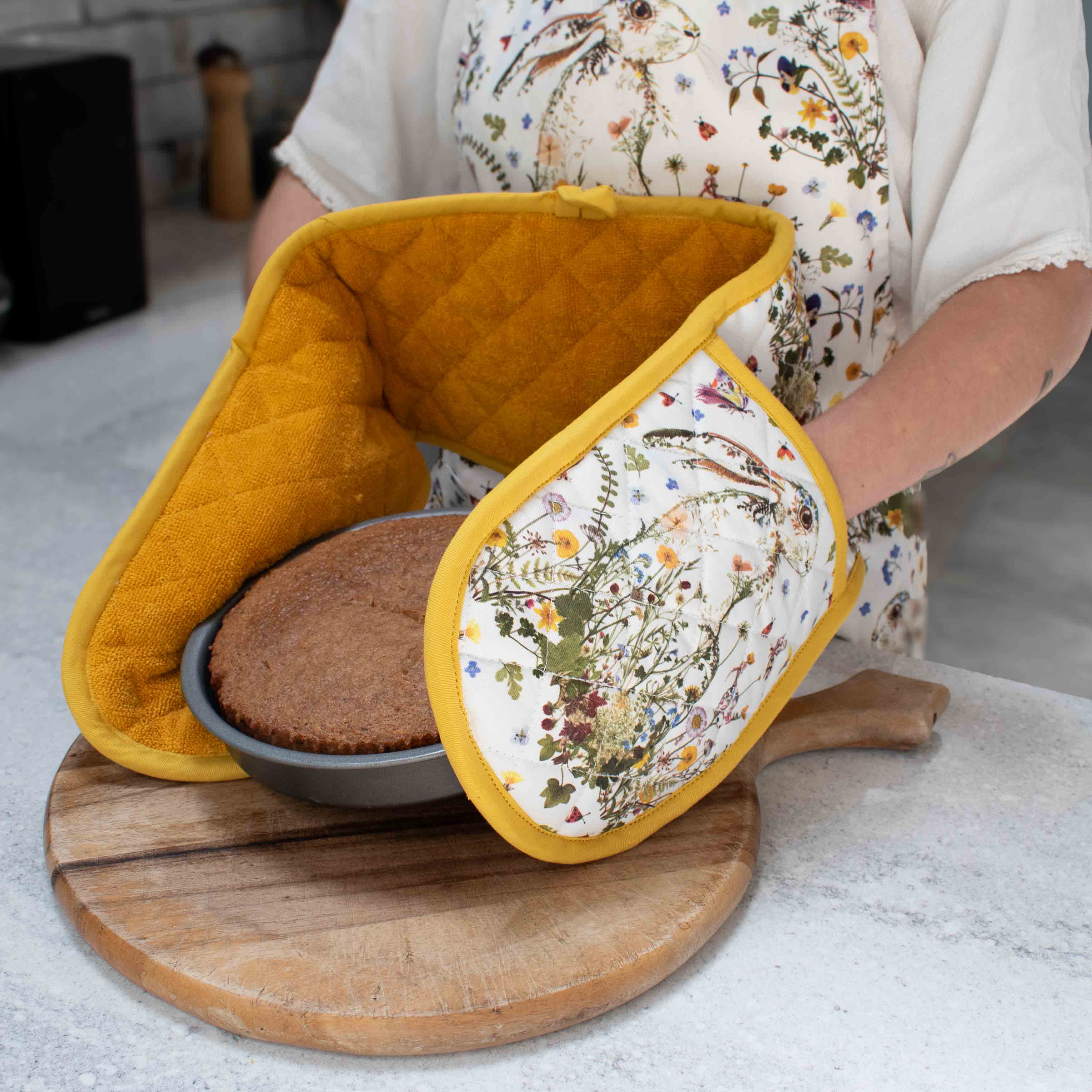 Wildflower Hare Double Oven Gloves – Helen Ahpornsiri